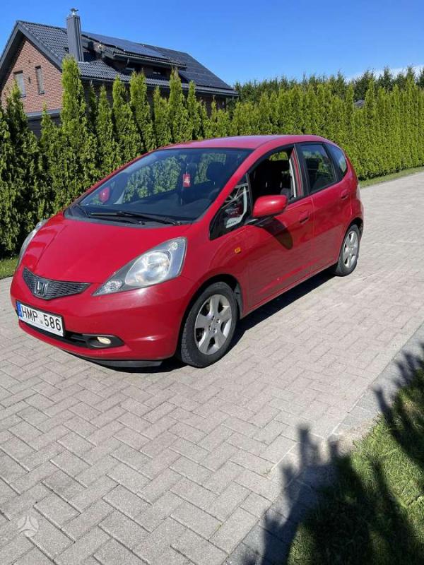 Sarkans Honda Jazz 2010 Klaipėda, ar dzinēja tilpumu 1.20 L un nobraukumu 147 tūkst. km par 2900 €, foto 2 vietnē AUTOMOTO.COM.LV
