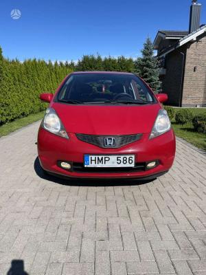 Red Honda Jazz 2010 in Klaipeda, with an engine capacity of 1.20 L and mileage of 147 thousand km for 2900 €, photo 4 on AUTOMOTO.COM.LV