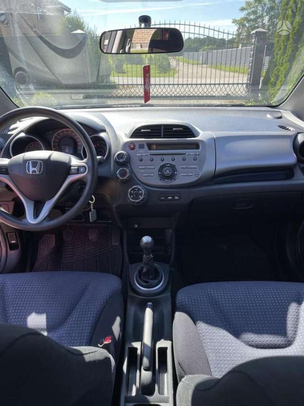 Sarkans Honda Jazz 2010 Klaipėda, ar dzinēja tilpumu 1.20 L un nobraukumu 147 tūkst. km par 2900 €, foto 8 vietnē AUTOMOTO.COM.LV