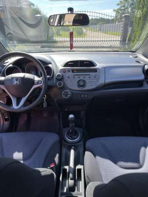 Red Honda Jazz 2010 in Klaipeda, with an engine capacity of 1.20 L and mileage of 147 thousand km for 2900 €, photo 9 on AUTOMOTO.COM.LV