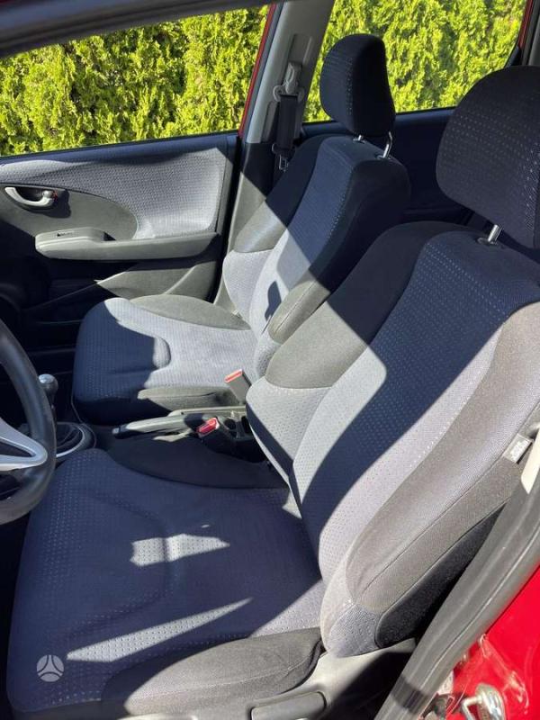 Sarkans Honda Jazz 2010 Klaipėda, ar dzinēja tilpumu 1.20 L un nobraukumu 147 tūkst. km par 2900 €, foto 9 vietnē AUTOMOTO.COM.LV