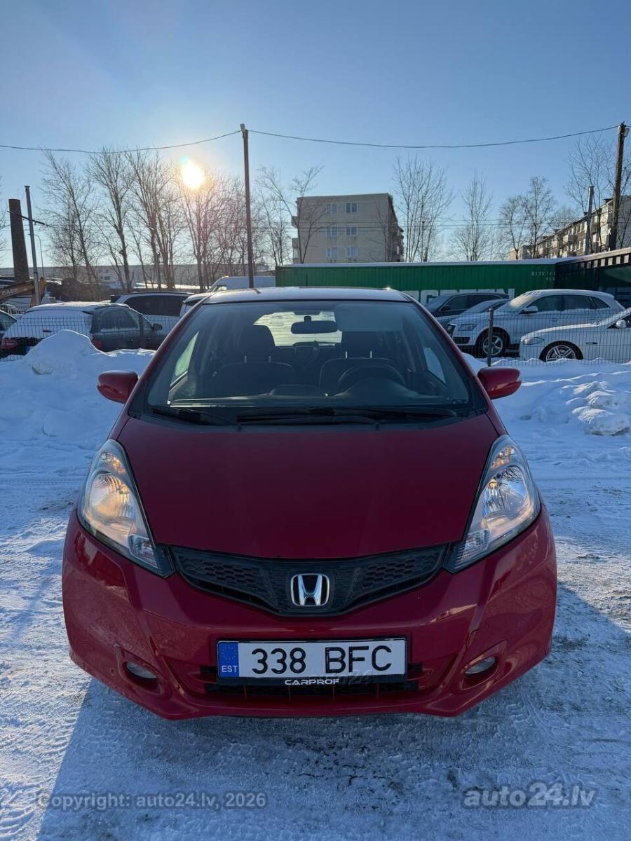 Red Honda Jazz 2011 in Tallinn, with an engine capacity of 1.30 L and mileage of 180 thousand km for 3999 €, photo 3 on AUTOMOTO.COM.LV