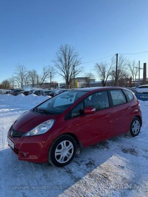 Red Honda Jazz 2011 in Tallinn, with an engine capacity of 1.30 L and mileage of 180 thousand km for 3999 €, photo 4 on AUTOMOTO.COM.LV