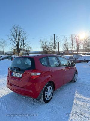 Red Honda Jazz 2011 in Tallinn, with an engine capacity of 1.30 L and mileage of 180 thousand km for 3999 €, photo 7 on AUTOMOTO.COM.LV