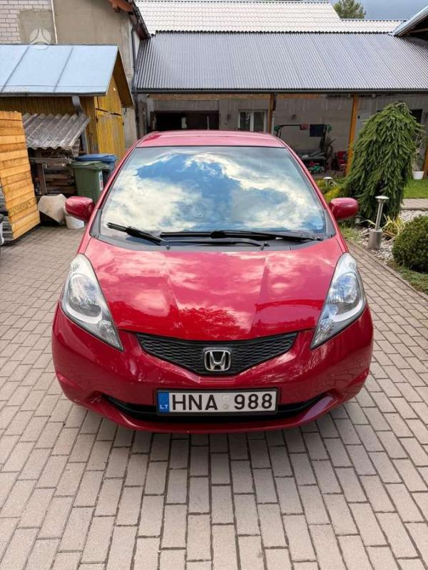 Red Honda Jazz 2011 in Kaunas, with an engine capacity of 1.20 L and mileage of 229 thousand km for 2700 €, photo 3 on AUTOMOTO.COM.LV