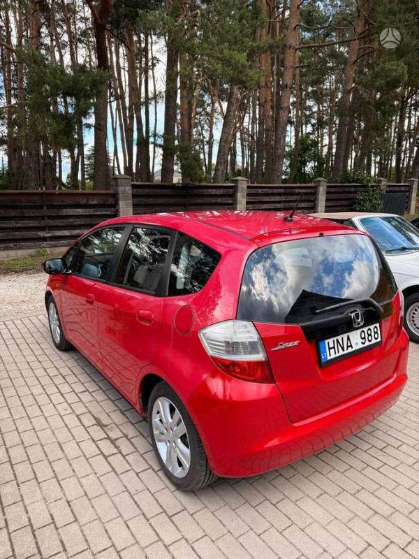 Red Honda Jazz 2011 in Kaunas, with an engine capacity of 1.20 L and mileage of 229 thousand km for 2700 €, photo 5 on AUTOMOTO.COM.LV