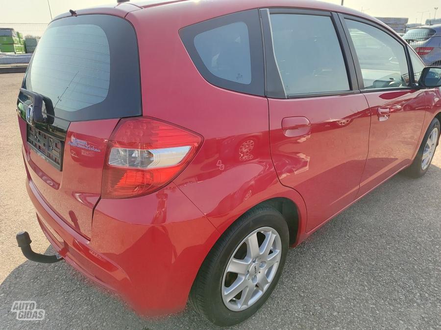 Red Honda Jazz 2012 in Marijampole, with an engine capacity of 1.30 L and mileage of 184 thousand km for 3650 €, photo 5 on AUTOMOTO.COM.LV