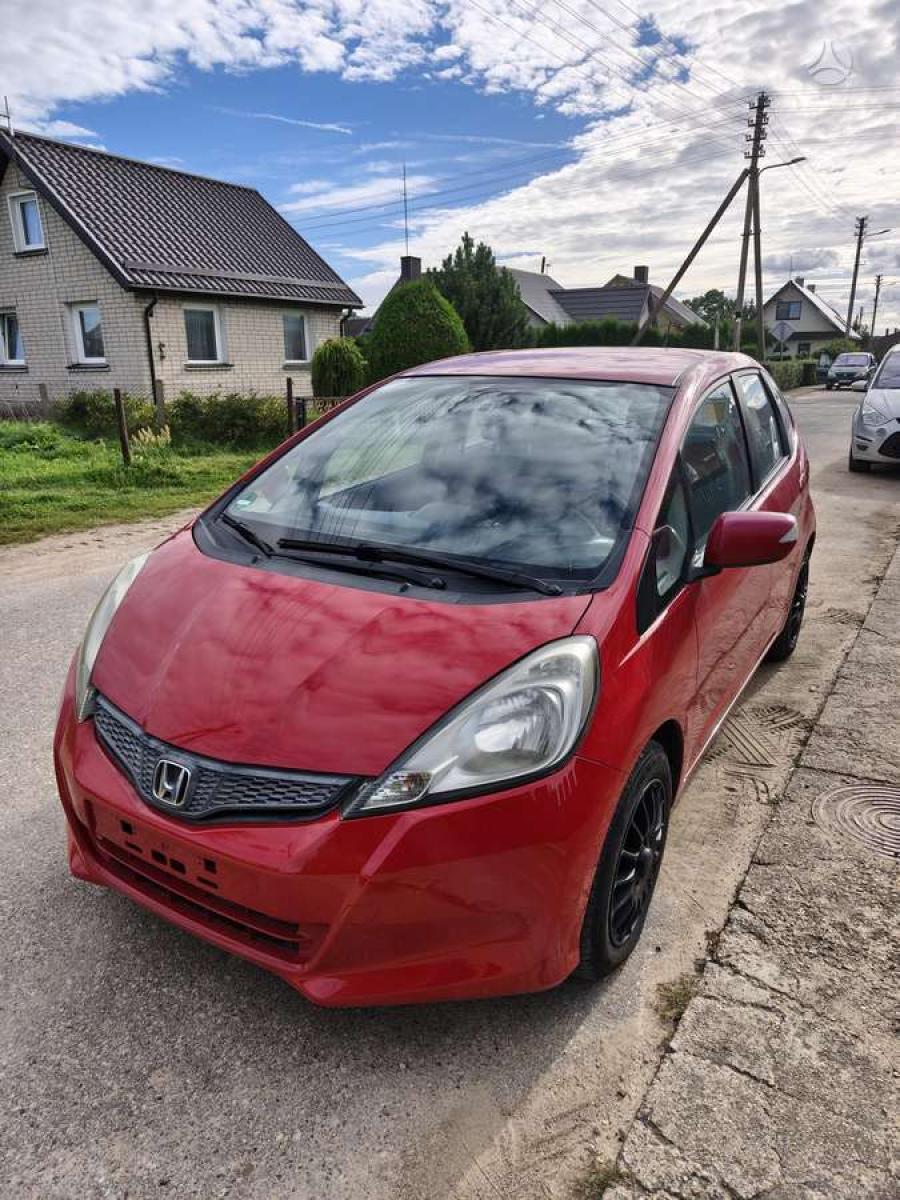 Sarkans Honda Jazz 2012 Marijampole, ar dzinēja tilpumu 1.34 L un nobraukumu 176 tūkst. km par 3600 €, foto 1 vietnē AUTOMOTO.COM.LV