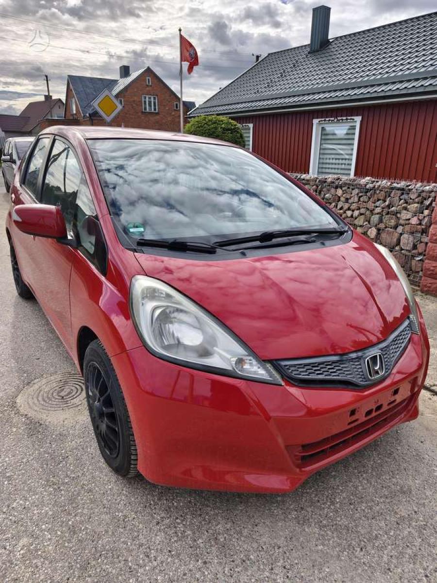 Sarkans Honda Jazz 2012 Marijampole, ar dzinēja tilpumu 1.34 L un nobraukumu 176 tūkst. km par 3600 €, foto 3 vietnē AUTOMOTO.COM.LV
