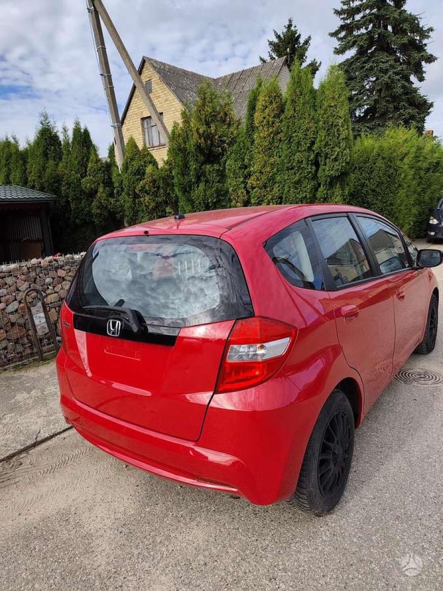 Sarkans Honda Jazz 2012 Marijampole, ar dzinēja tilpumu 1.34 L un nobraukumu 176 tūkst. km par 3600 €, foto 4 vietnē AUTOMOTO.COM.LV
