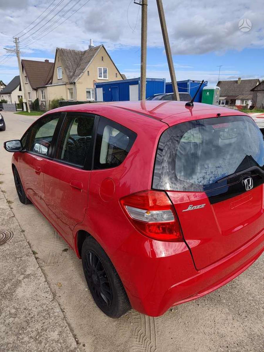 Sarkans Honda Jazz 2012 Marijampole, ar dzinēja tilpumu 1.34 L un nobraukumu 176 tūkst. km par 3600 €, foto 5 vietnē AUTOMOTO.COM.LV