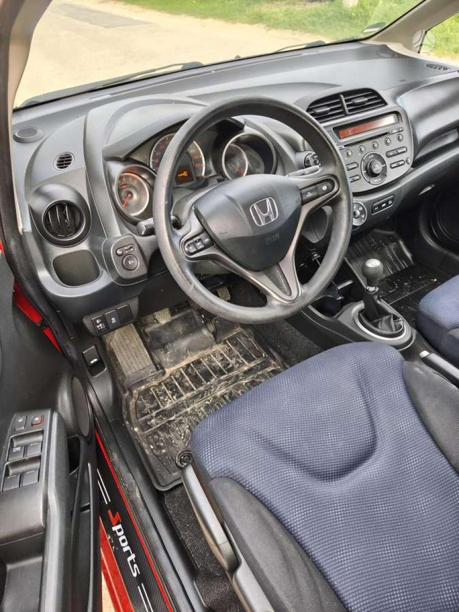 Sarkans Honda Jazz 2012 Marijampole, ar dzinēja tilpumu 1.34 L un nobraukumu 176 tūkst. km par 3600 €, foto 9 vietnē AUTOMOTO.COM.LV