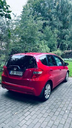Red Honda Jazz 2012 in Riga, with an engine capacity of 1.40 L and mileage of 165 thousand km for 3390 €, photo 3 on AUTOMOTO.COM.LV