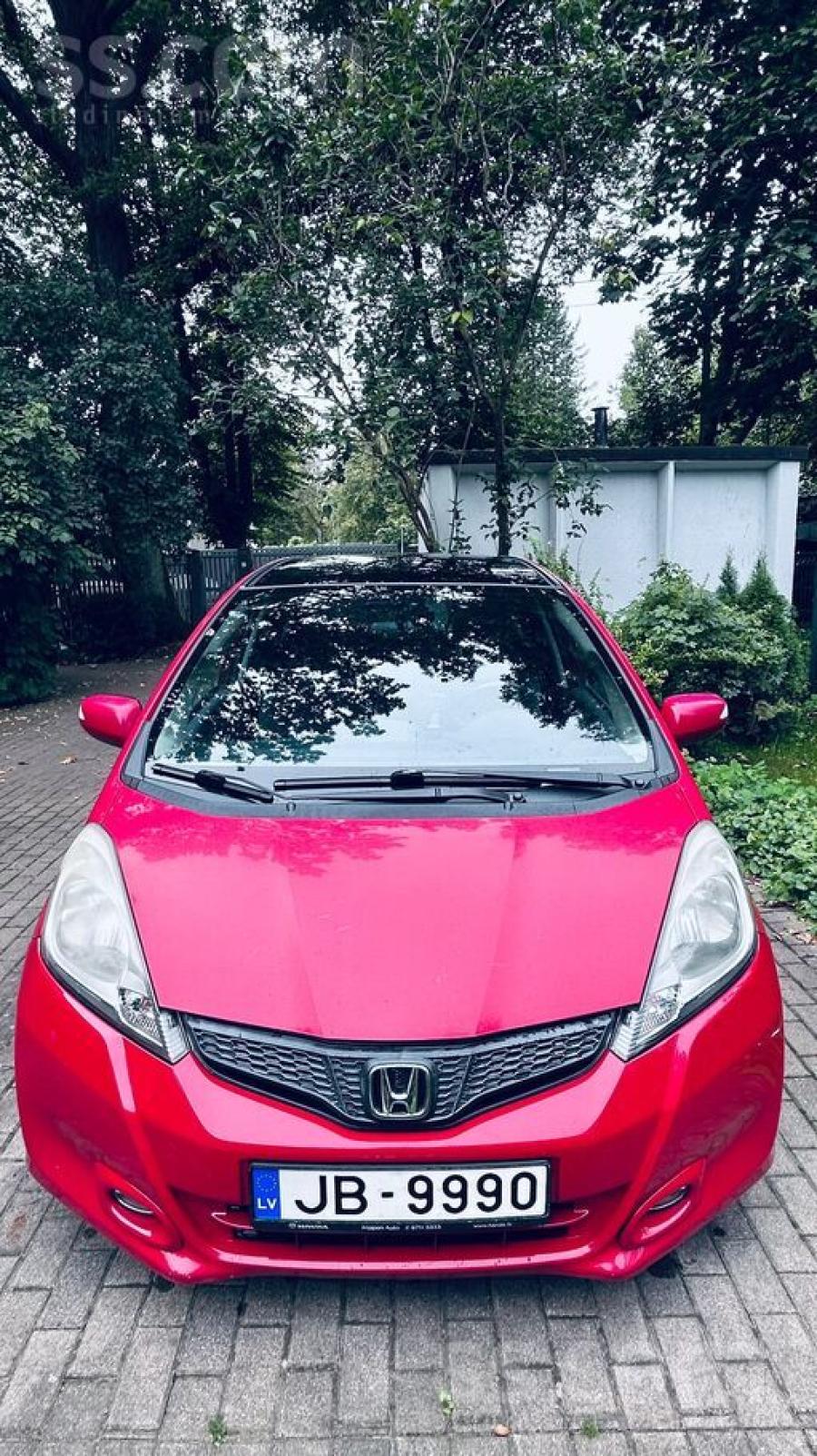 Red Honda Jazz 2012 in Riga, with an engine capacity of 1.40 L and mileage of 165 thousand km for 3390 €, photo 4 on AUTOMOTO.COM.LV
