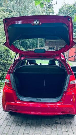 Red Honda Jazz 2012 in Riga, with an engine capacity of 1.40 L and mileage of 165 thousand km for 3390 €, photo 6 on AUTOMOTO.COM.LV