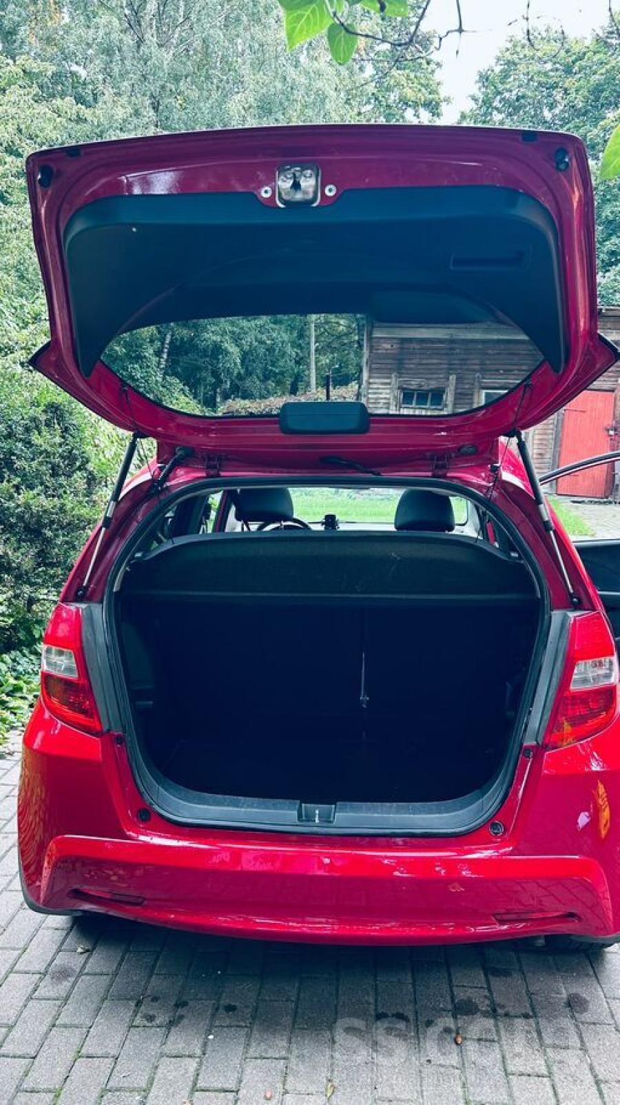 Red Honda Jazz 2012 in Riga, with an engine capacity of 1.40 L and mileage of 165 thousand km for 3390 €, photo 6 on AUTOMOTO.COM.LV