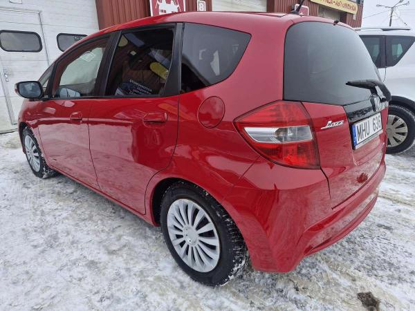 Red Honda Jazz 2013 in Vilnius, with an engine capacity of 1.34 L and mileage of 138 thousand km for 3950 €, photo 2 on AUTOMOTO.COM.LV