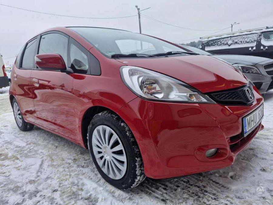 Sarkans Honda Jazz 2013 Viļņa, ar dzinēja tilpumu 1.34 L un nobraukumu 138 tūkst. km par 3950 €, foto 5 vietnē AUTOMOTO.COM.LV