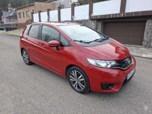 Red Honda Jazz 2015 in Vilnius, with an engine capacity of 1.50 L and mileage of 48 thousand km for 5900 €, photo 3 on AUTOMOTO.COM.LV