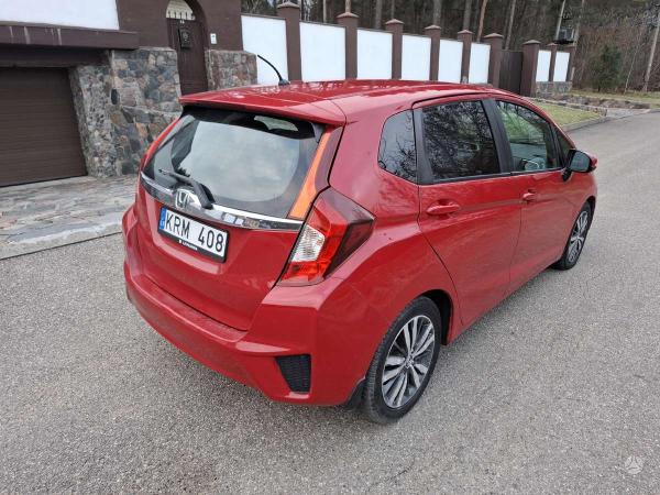 Red Honda Jazz 2015 in Vilnius, with an engine capacity of 1.50 L and mileage of 48 thousand km for 5900 €, photo 5 on AUTOMOTO.COM.LV