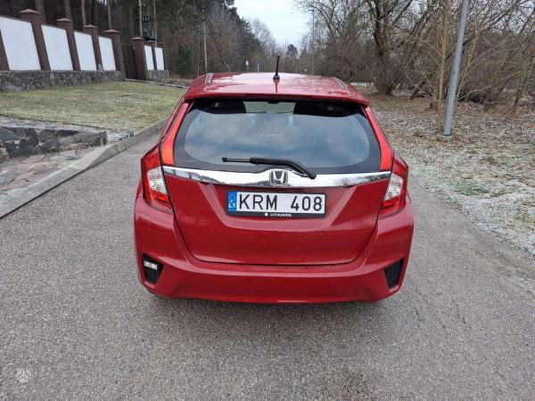 Red Honda Jazz 2015 in Vilnius, with an engine capacity of 1.50 L and mileage of 48 thousand km for 5900 €, photo 6 on AUTOMOTO.COM.LV