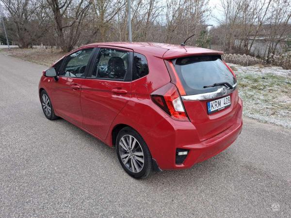 Red Honda Jazz 2015 in Vilnius, with an engine capacity of 1.50 L and mileage of 48 thousand km for 5900 €, photo 7 on AUTOMOTO.COM.LV
