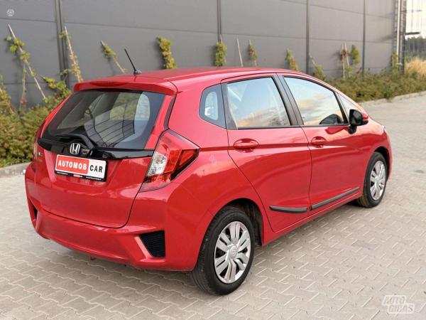 Red Honda Jazz 2016 in Vilnius, with an engine capacity of 1.30 L and mileage of 213 thousand km for 7950 €, photo 7 on AUTOMOTO.COM.LV