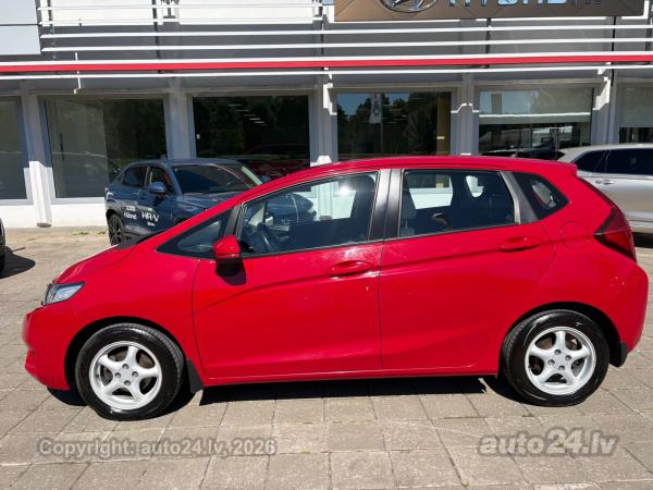 Red Honda Jazz 2018 in Johvi, with an engine capacity of 1.30 L and mileage of 101 thousand km for 7000 €, photo 3 on AUTOMOTO.COM.LV