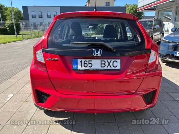 Red Honda Jazz 2018 in Johvi, with an engine capacity of 1.30 L and mileage of 101 thousand km for 7000 €, photo 5 on AUTOMOTO.COM.LV