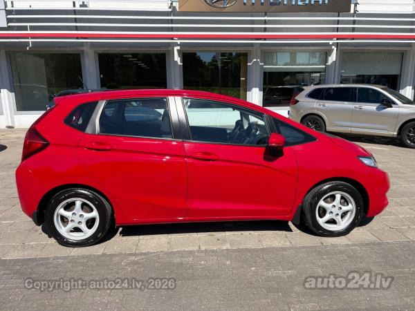 Red Honda Jazz 2018 in Johvi, with an engine capacity of 1.30 L and mileage of 101 thousand km for 7000 €, photo 7 on AUTOMOTO.COM.LV