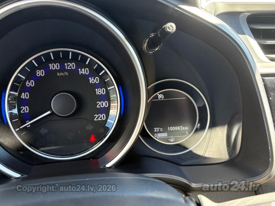 Sarkans Honda Jazz 2018 Jehvi, ar dzinēja tilpumu 1.30 L un nobraukumu 101 tūkst. km par 7000 €, foto 19 vietnē AUTOMOTO.COM.LV