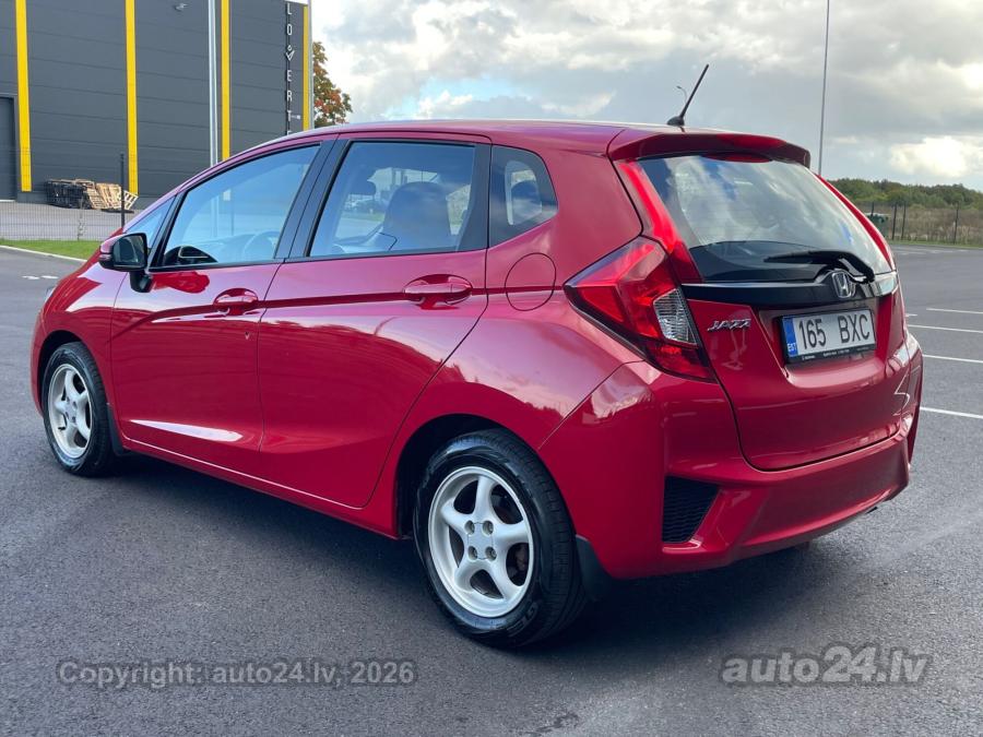 Sarkans Honda Jazz 2018 Tallina, ar dzinēja tilpumu 1.30 L un nobraukumu 103 tūkst. km par 8490 €, foto 4 vietnē AUTOMOTO.COM.LV