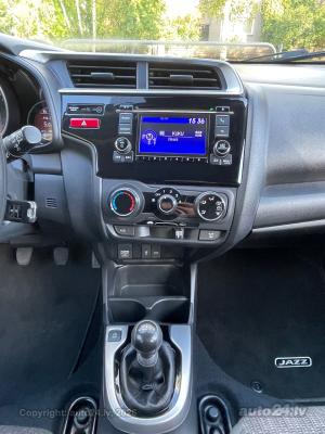 Sarkans Honda Jazz 2018 Tallina, ar dzinēja tilpumu 1.30 L un nobraukumu 103 tūkst. km par 8490 €, foto 15 vietnē AUTOMOTO.COM.LV