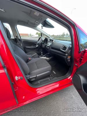 Sarkans Honda Jazz 2018 Tallina, ar dzinēja tilpumu 1.30 L un nobraukumu 103 tūkst. km par 8490 €, foto 18 vietnē AUTOMOTO.COM.LV