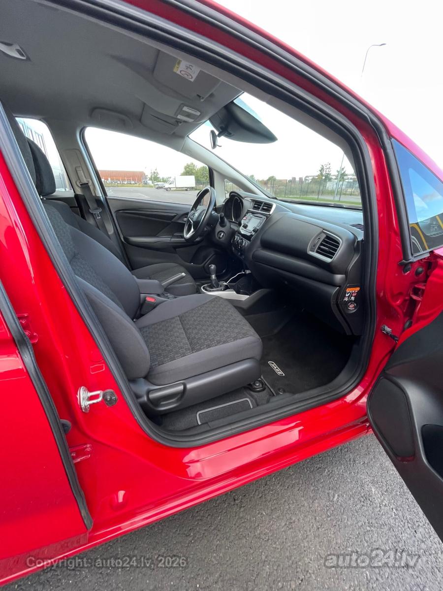 Sarkans Honda Jazz 2018 Tallina, ar dzinēja tilpumu 1.30 L un nobraukumu 103 tūkst. km par 8490 €, foto 18 vietnē AUTOMOTO.COM.LV