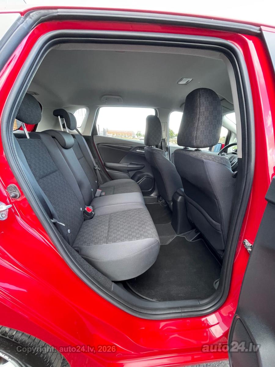 Sarkans Honda Jazz 2018 Tallina, ar dzinēja tilpumu 1.30 L un nobraukumu 103 tūkst. km par 8490 €, foto 19 vietnē AUTOMOTO.COM.LV