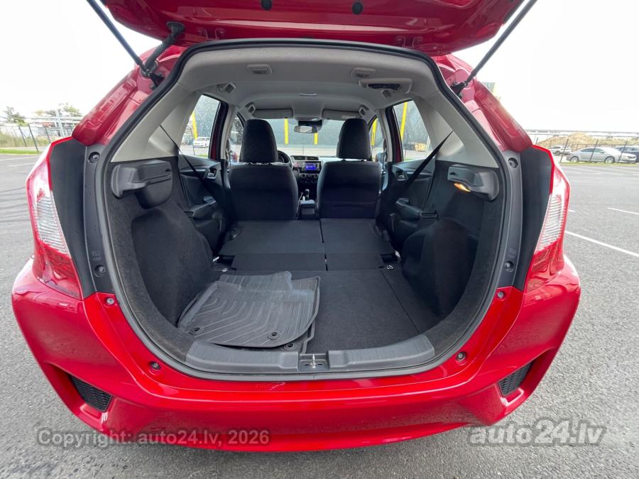 Sarkans Honda Jazz 2018 Tallina, ar dzinēja tilpumu 1.30 L un nobraukumu 103 tūkst. km par 8490 €, foto 21 vietnē AUTOMOTO.COM.LV