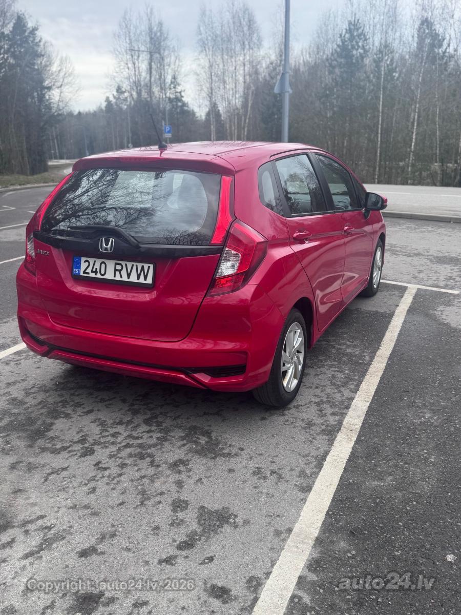 Sarkans Honda Jazz 2020 Tallina, ar dzinēja tilpumu 1.30 L un nobraukumu 92 tūkst. km par 14500 €, foto 4 vietnē AUTOMOTO.COM.LV