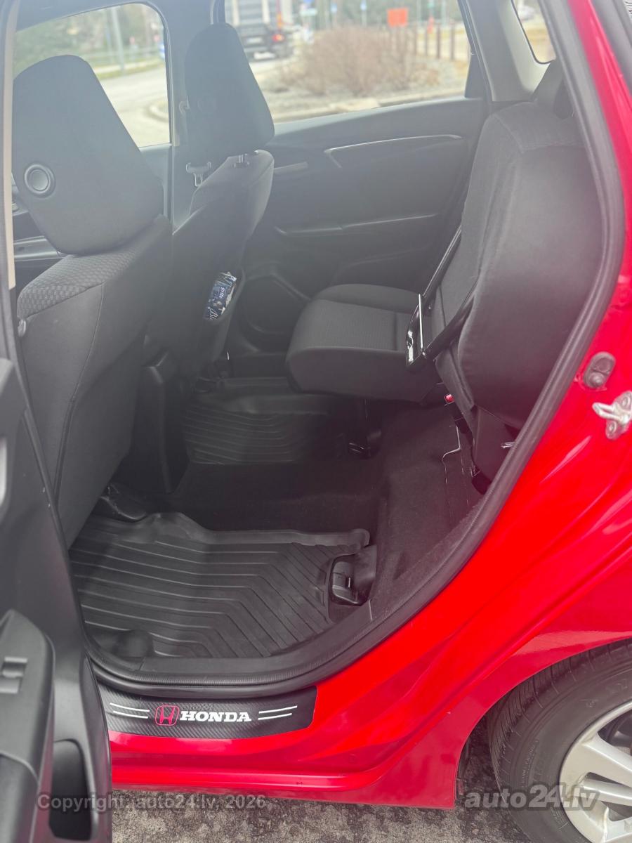 Sarkans Honda Jazz 2020 Tallina, ar dzinēja tilpumu 1.30 L un nobraukumu 93 tūkst. km par 13900 €, foto 7 vietnē AUTOMOTO.COM.LV