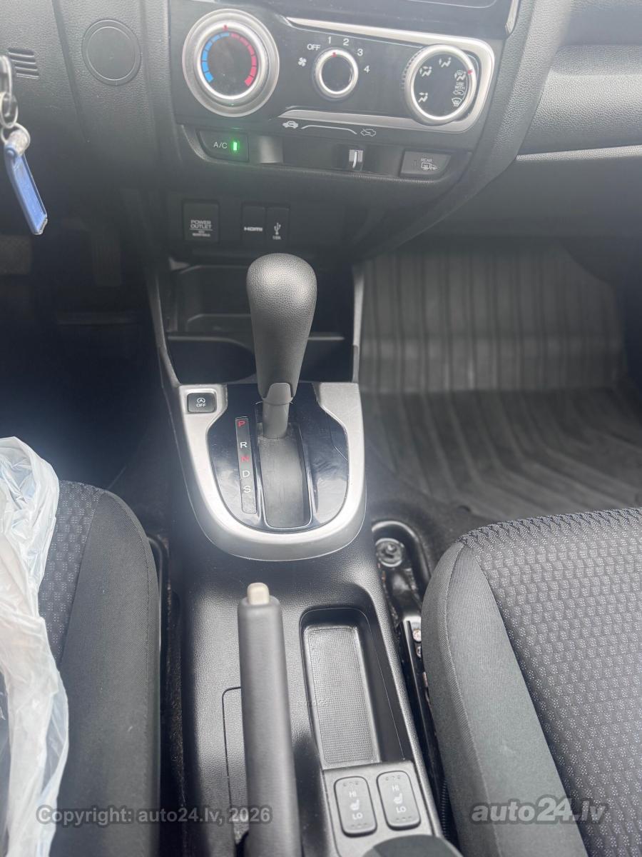 Sarkans Honda Jazz 2020 Tallina, ar dzinēja tilpumu 1.30 L un nobraukumu 93 tūkst. km par 13900 €, foto 8 vietnē AUTOMOTO.COM.LV