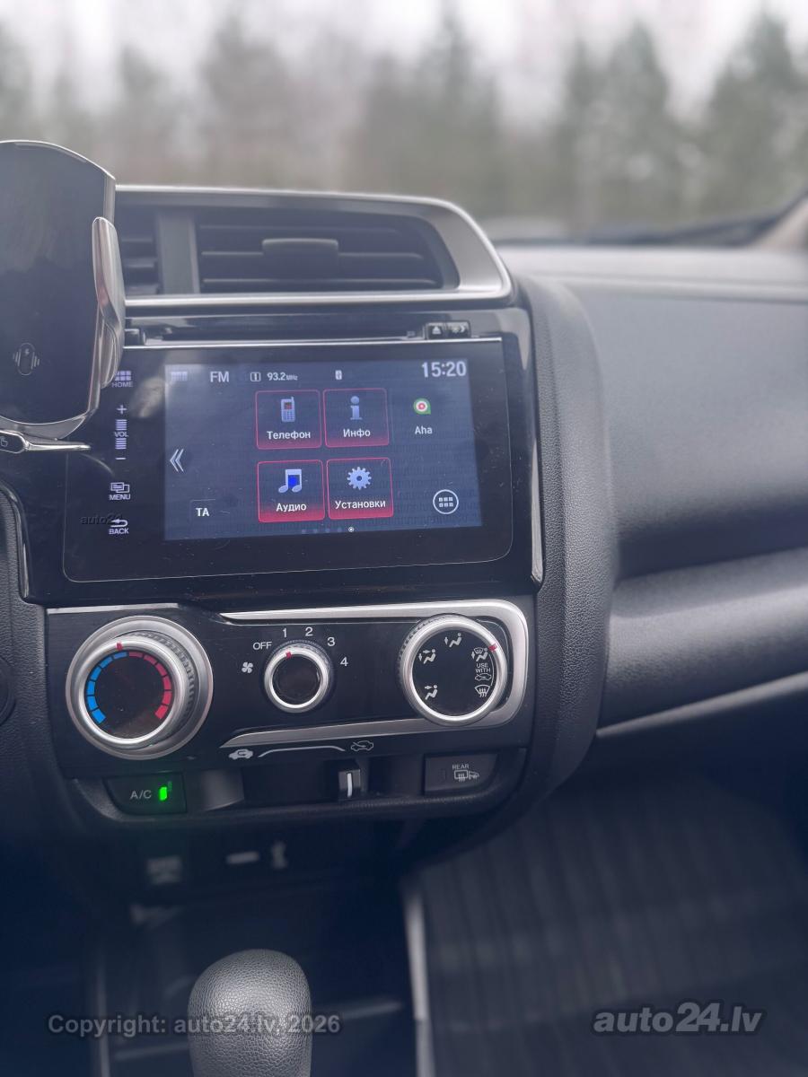Sarkans Honda Jazz 2020 Tallina, ar dzinēja tilpumu 1.30 L un nobraukumu 93 tūkst. km par 13900 €, foto 10 vietnē AUTOMOTO.COM.LV
