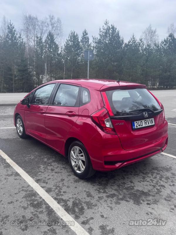 Red Honda Jazz 2020 in Tallinn, with an engine capacity of 1.30 L and mileage of 93 thousand km for 13900 €, photo 4 on AUTOMOTO.COM.LV