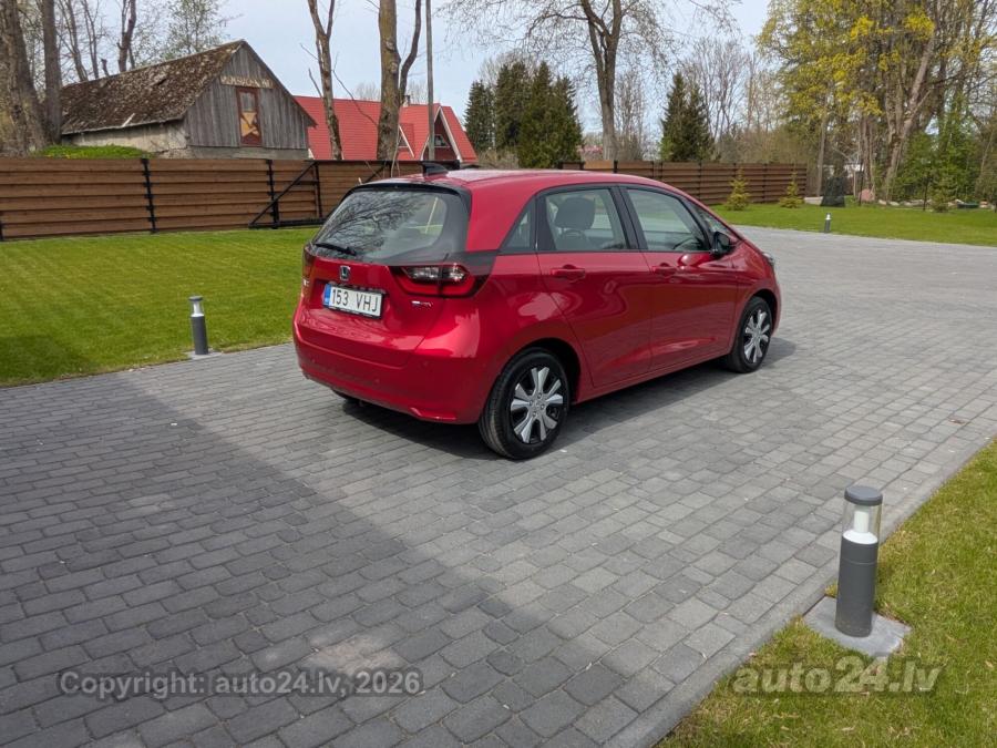 Red Honda Jazz 2021 in Tallinn, with an engine capacity of 1.50 L and mileage of 64 thousand km for 17800 €, photo 5 on AUTOMOTO.COM.LV