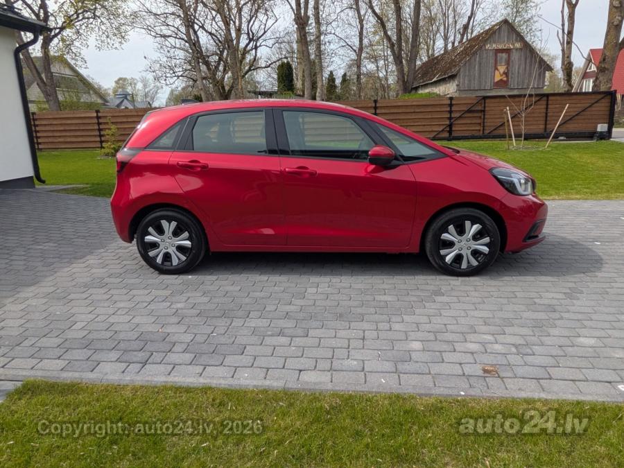 Red Honda Jazz 2021 in Tallinn, with an engine capacity of 1.50 L and mileage of 64 thousand km for 17800 €, photo 6 on AUTOMOTO.COM.LV