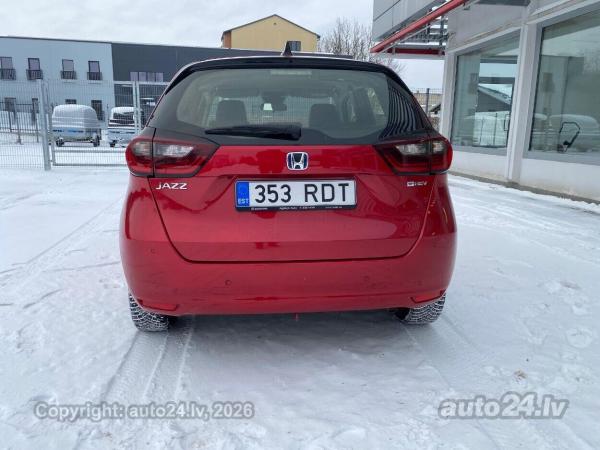 Red Honda Jazz 2022 in Johvi, with an engine capacity of 1.50 L and mileage of 61 thousand km for 16900 €, photo 5 on AUTOMOTO.COM.LV