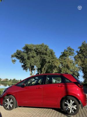 Sarkans Honda Jazz 2022 Vievis, ar dzinēja tilpumu 1.50 L un nobraukumu 25 tūkst. km par 17800 €, foto 5 vietnē AUTOMOTO.COM.LV