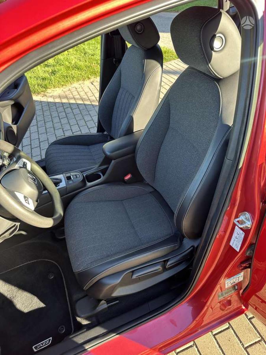 Sarkans Honda Jazz 2022 Vievis, ar dzinēja tilpumu 1.50 L un nobraukumu 25 tūkst. km par 17800 €, foto 16 vietnē AUTOMOTO.COM.LV