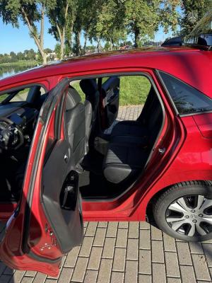 Sarkans Honda Jazz 2022 Vievis, ar dzinēja tilpumu 1.50 L un nobraukumu 25 tūkst. km par 17800 €, foto 18 vietnē AUTOMOTO.COM.LV