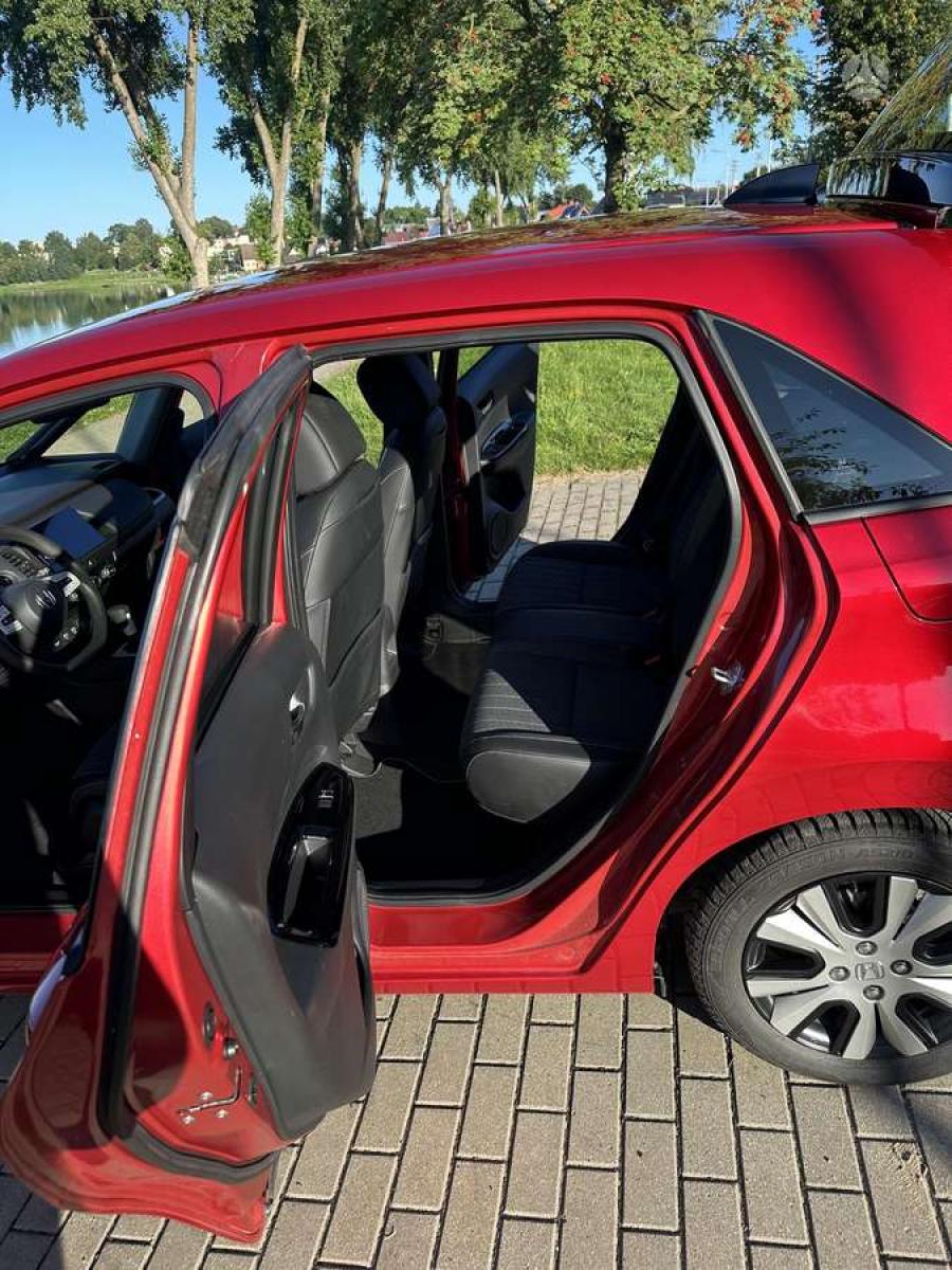Sarkans Honda Jazz 2022 Vievis, ar dzinēja tilpumu 1.50 L un nobraukumu 25 tūkst. km par 17800 €, foto 18 vietnē AUTOMOTO.COM.LV
