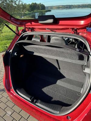 Sarkans Honda Jazz 2022 Vievis, ar dzinēja tilpumu 1.50 L un nobraukumu 25 tūkst. km par 17800 €, foto 21 vietnē AUTOMOTO.COM.LV